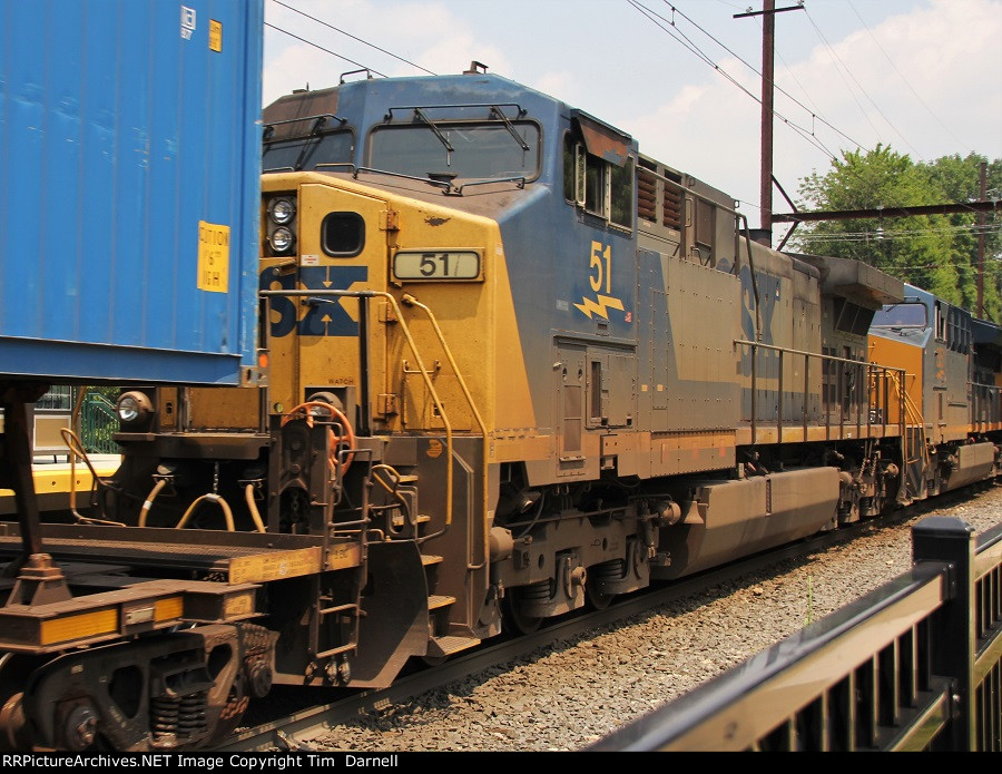 CSX 51 on Q032